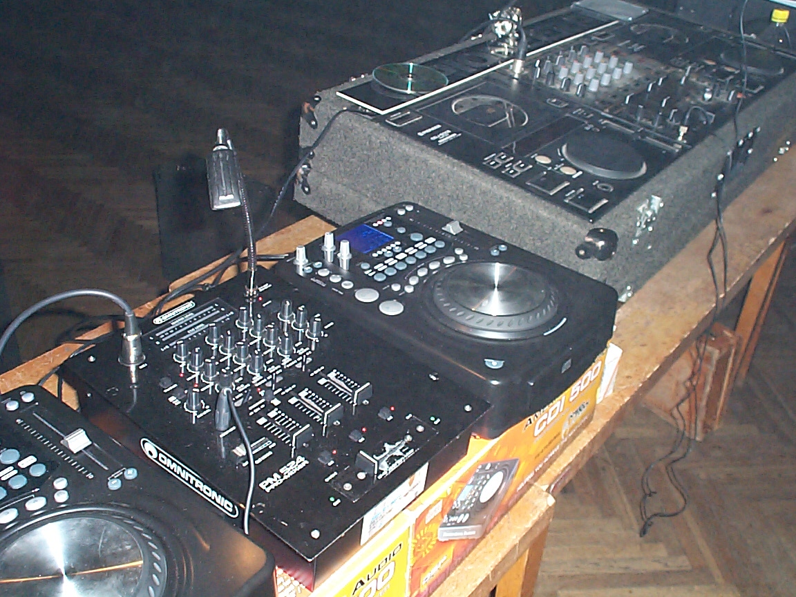 Fotogaléria :: DJ DEE